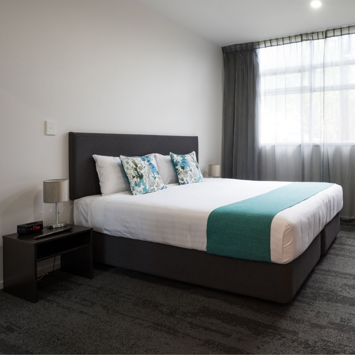 Quest Henderson - INZIDE